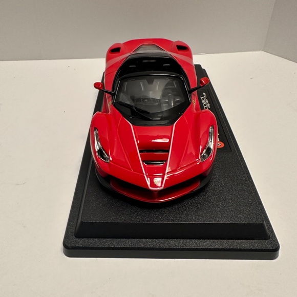 bburago | Toys | Ferrari Laferrari F7 Aperta Red 24 Diecast Model Car ...